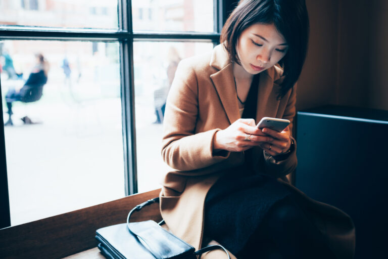 Ghosted Me: Signs, Reasons, Effects and Dealing Tips