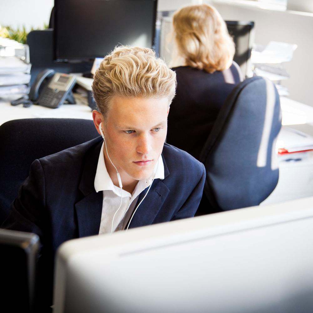 Bipolar Symptoms In Men: Types And Symptoms, Treatment And Tips