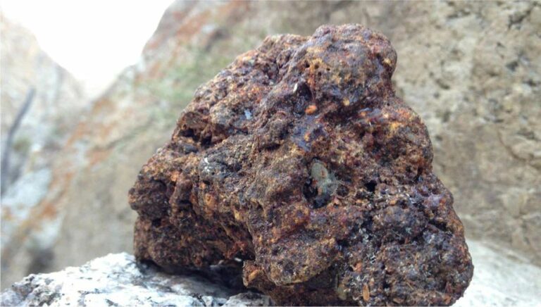Shilajit: What Is It, Dosage, Uses, Side Effects, And Studies