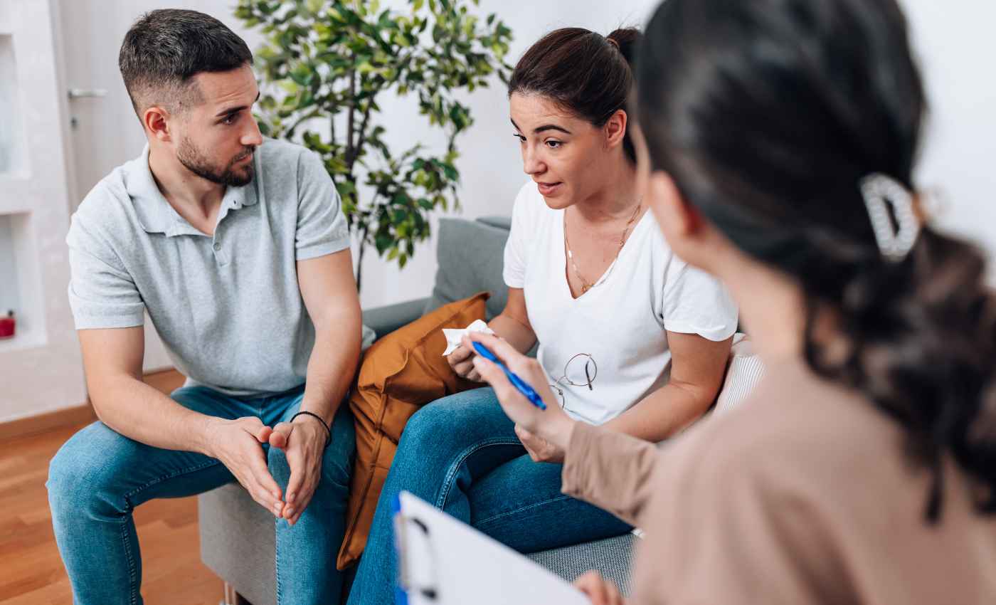 Detachment Issues In Relationships: Causes, Signs and Solutions